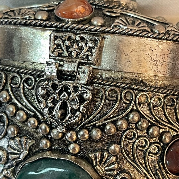 Bags | Vintage Ethnic Sajai Silver Tone Metal Purse With Natural Stones ...